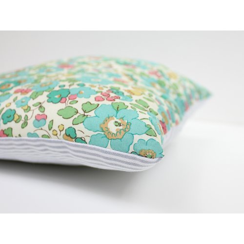 Mini coussin Liberty - Betsy Vert Lab pour chambre enfant - Les Enfants ...